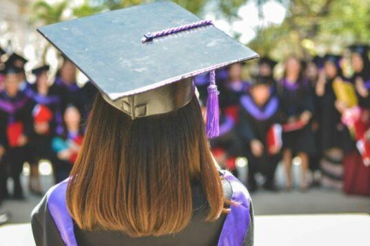CV académique : exemples à remplir & guide de rédaction 2026